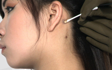 How to do skin testing for hair colour and hair extensions